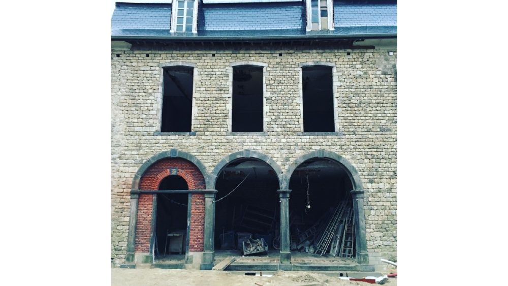 restauration d'une façade du château de Houtain-le-val